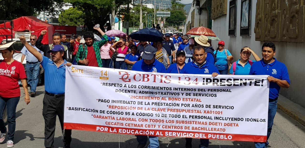 Marchan trabajadores de CBTis, CEBta, y CETmar por mejoras salariales ...