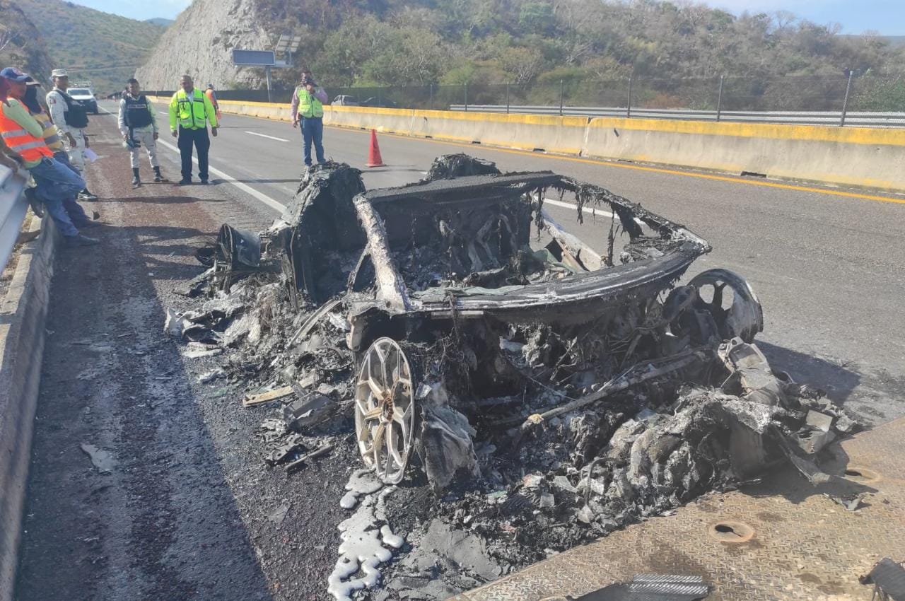 Se Incendia Un Lamborghini Tras Accidente En La Autopista Del Sol Réplica