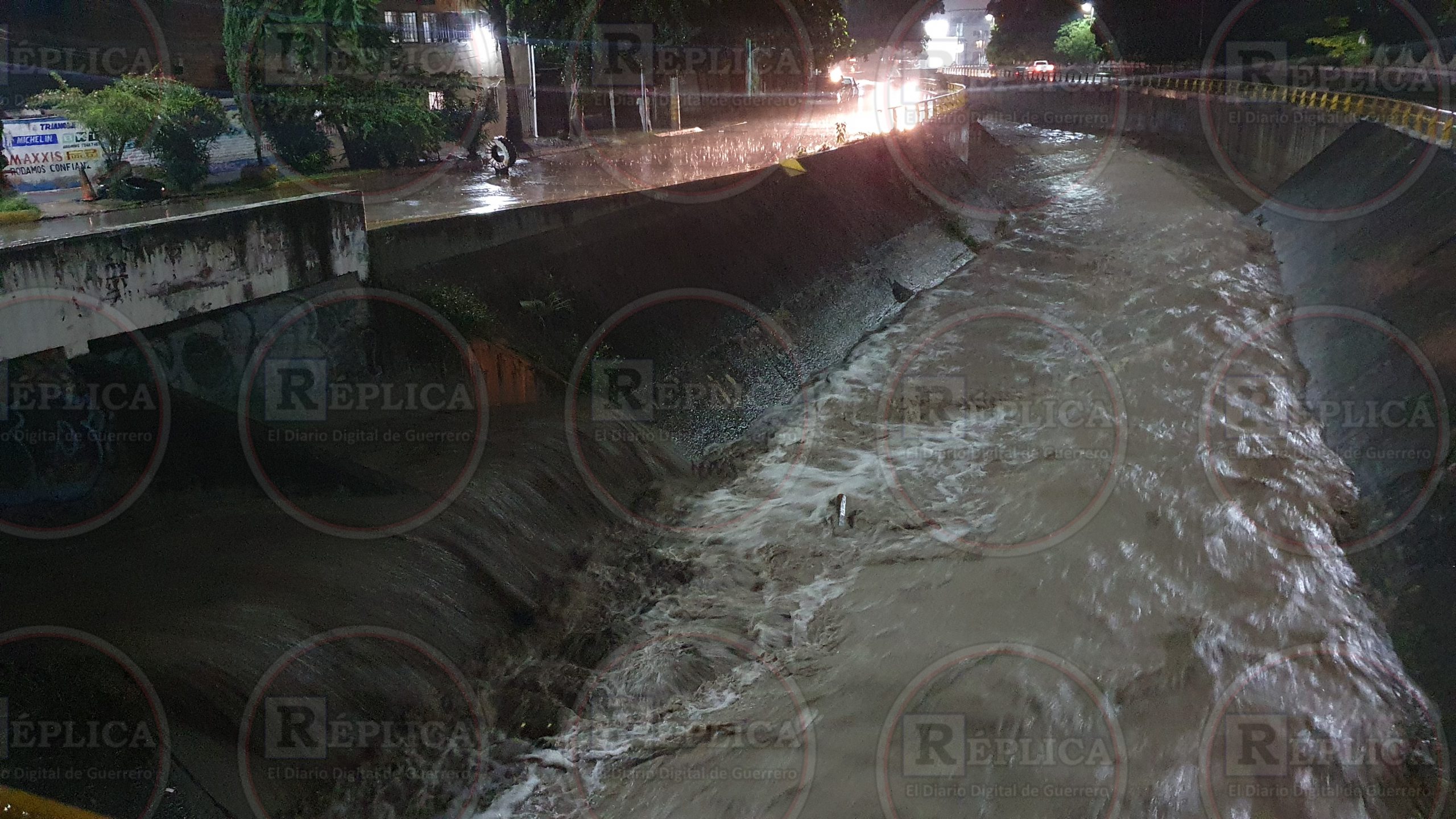 Un árbol caído, inundaciones e incremento en el río huacapa por lluvias ...