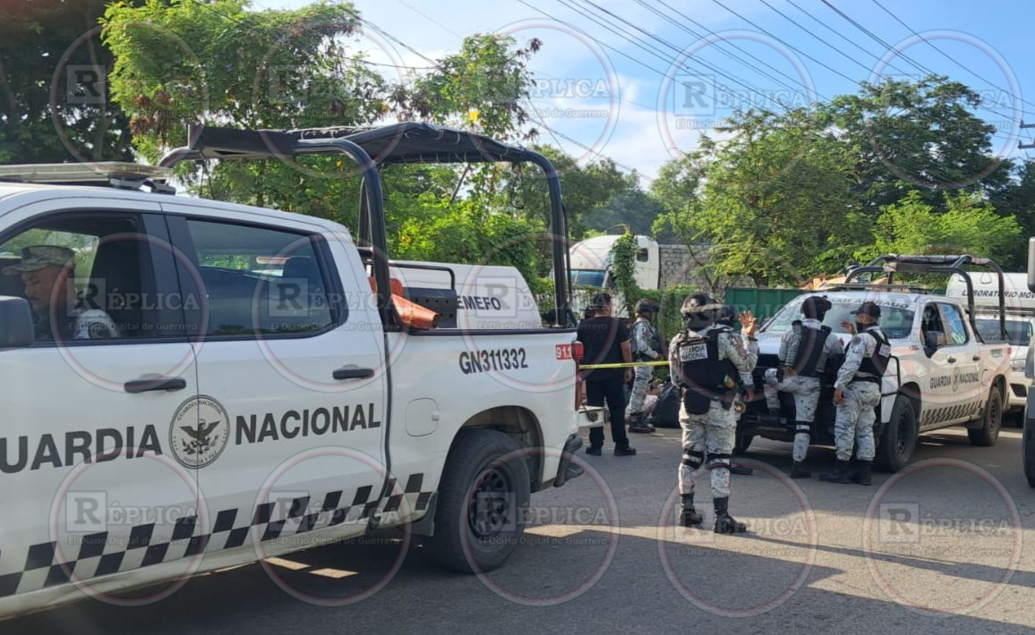 Tiran cadáver de un hombre en basurero de la colonia El Coloso - Réplica